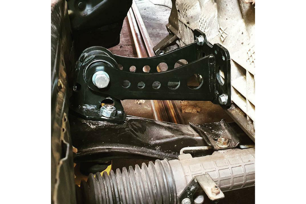 Bmw engine mount store